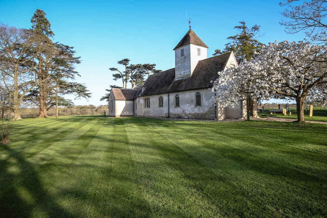Barn Wedding Venues in Berkshire - Hello from Wasing Park