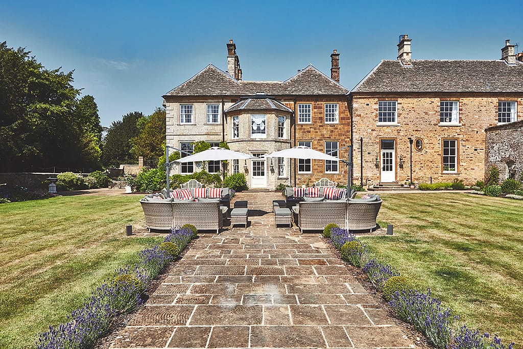 A 'Home Tour' of Thorpe Manor - Wedding Venue in Oxfordshire