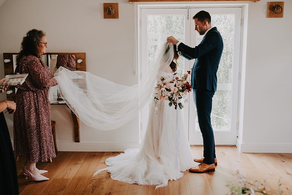 Lydia & Steve | Elegant Cotswold Wedding at Hyde House