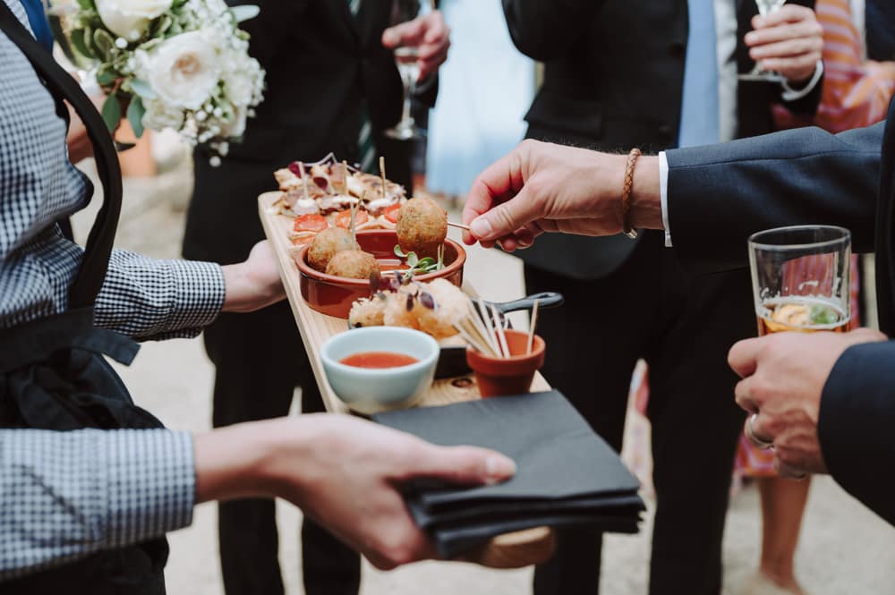 What Your Weddings Guests Want to Eat and When